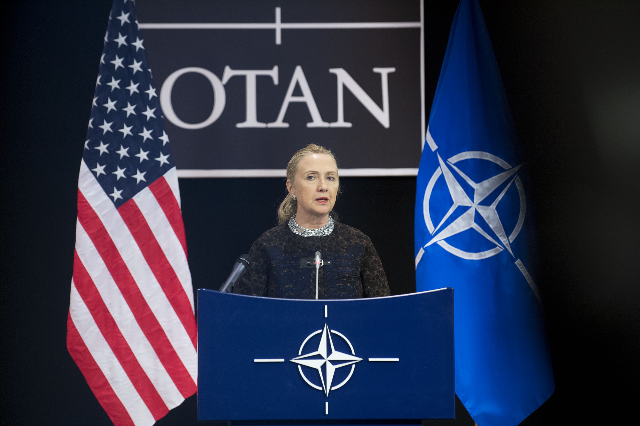 Clinton: US concerned that 'desperate Assad regime might turn to ...
