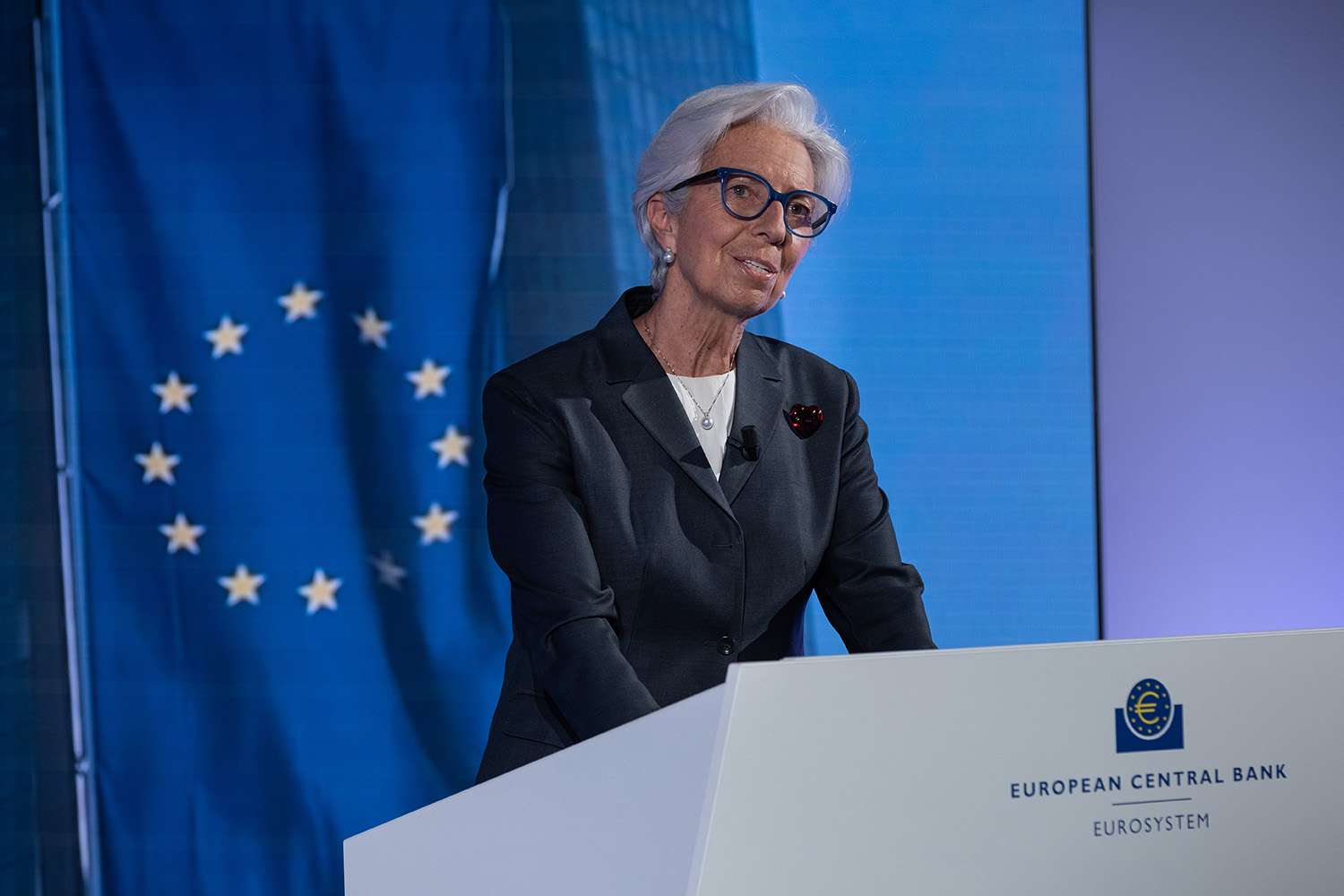 ECB President outlines her plans for overcoming the second wave of ...