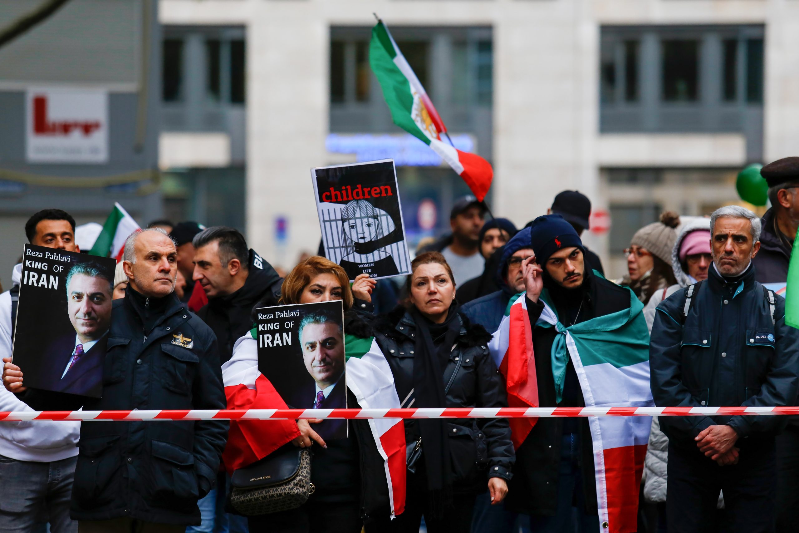 Can Reza Pahlavi help unite the Iranian opposition? A hashtag is ...