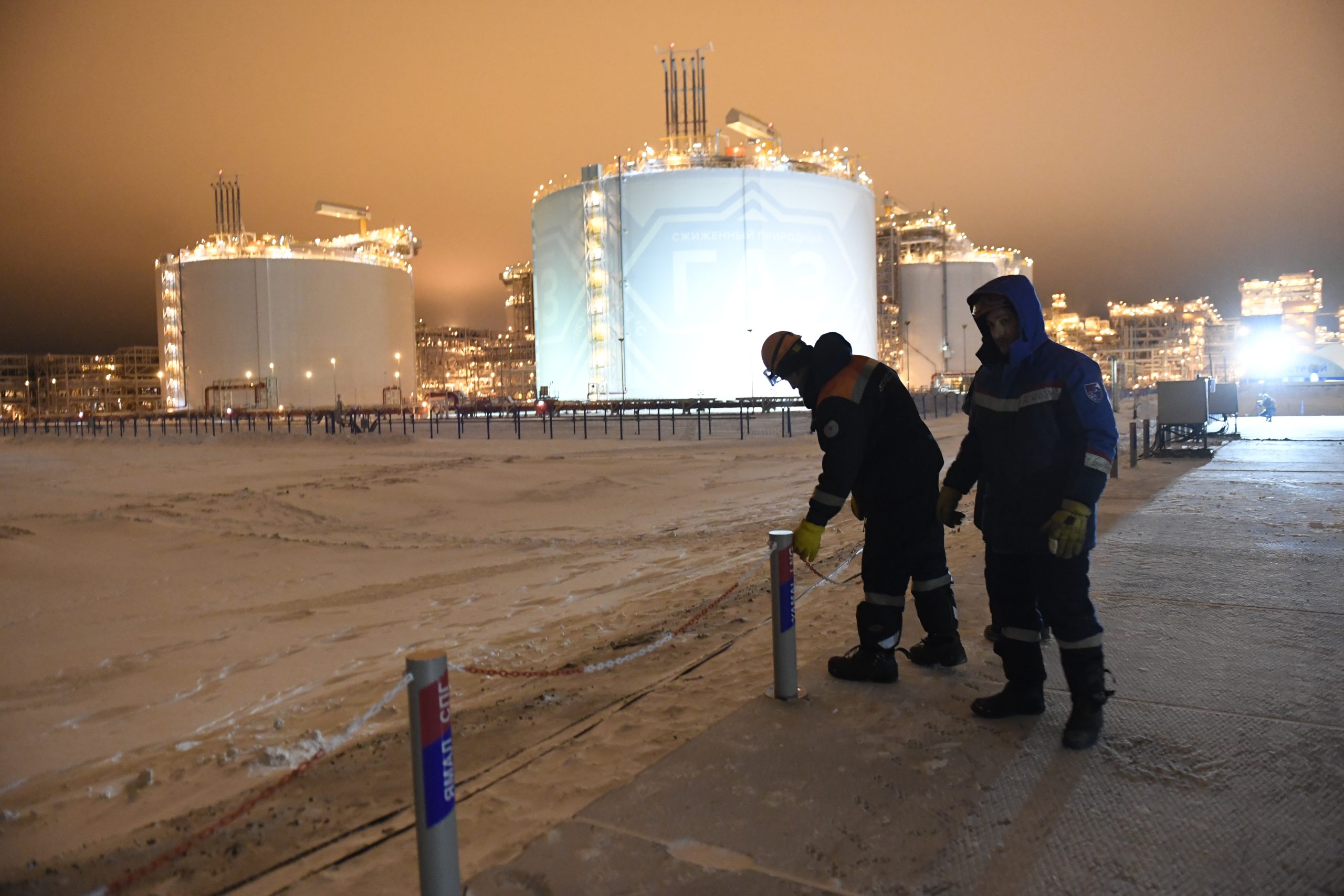 The US and NATO must clamp down on Russian fossil fuels to end the war ...